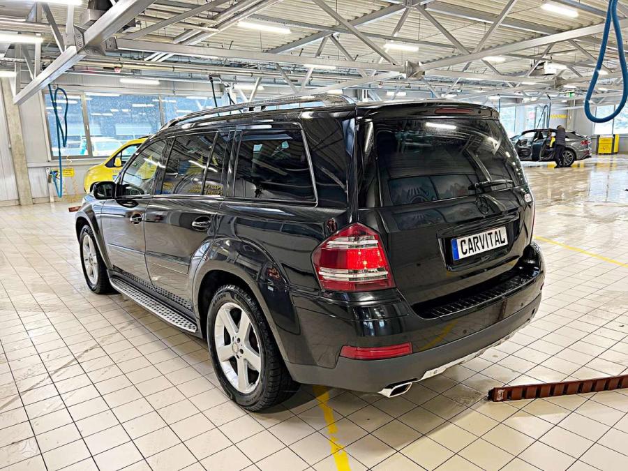 Black Mercedes-Benz gl-420 2008 in Vilnius, with an engine capacity of 4.00 L and mileage of 323 thousand km for 5900 €, photo 6 on AUTOMOTO.COM.LV