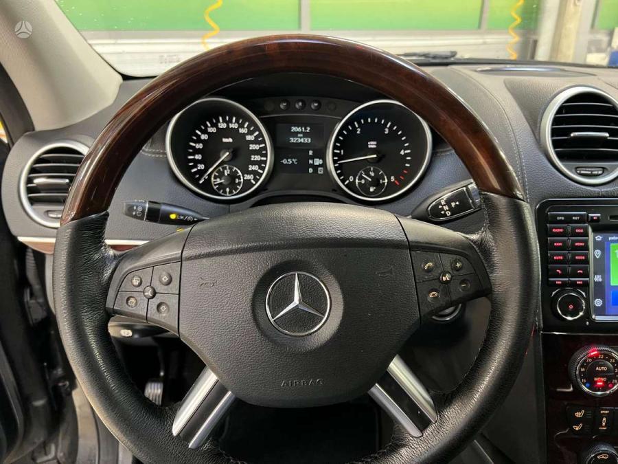 Black Mercedes-Benz gl-420 2008 in Vilnius, with an engine capacity of 4.00 L and mileage of 323 thousand km for 5900 €, photo 30 on AUTOMOTO.COM.LV