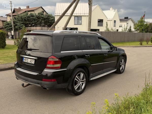 Black Mercedes-Benz gl-420 2008 in Vilnius, with an engine capacity of 4.20 L and mileage of 393 thousand km for 4300 €, photo 5 on AUTOMOTO.COM.LV