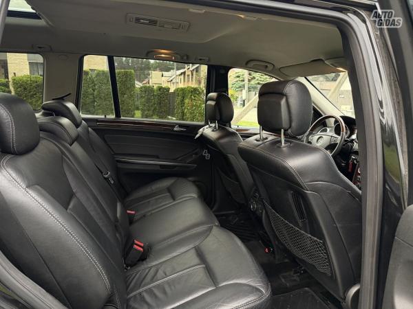 Black Mercedes-Benz gl-420 2008 in Vilnius, with an engine capacity of 4.20 L and mileage of 393 thousand km for 4300 €, photo 7 on AUTOMOTO.COM.LV