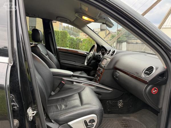 Black Mercedes-Benz gl-420 2008 in Vilnius, with an engine capacity of 4.20 L and mileage of 393 thousand km for 4300 €, photo 9 on AUTOMOTO.COM.LV