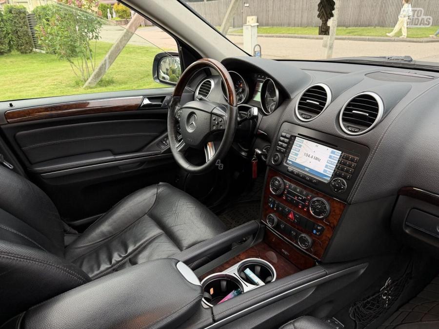 Melns Mercedes-Benz gl-420 2008 Viļņa, ar dzinēja tilpumu 4.20 L un nobraukumu 393 tūkst. km par 4300 €, foto 12 vietnē AUTOMOTO.COM.LV