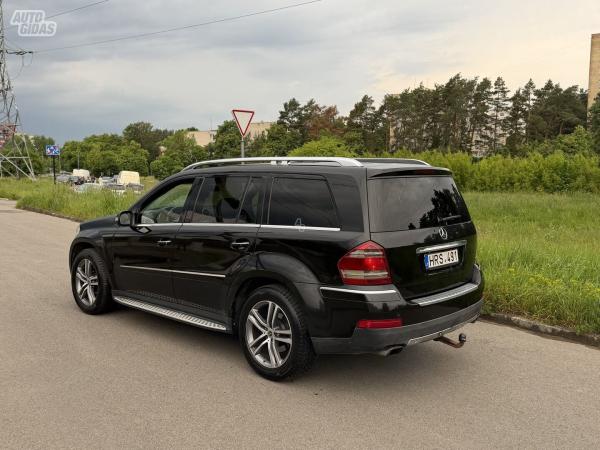 Black Mercedes-Benz gl-420 2008 in Vilnius, with an engine capacity of 4.20 L and mileage of 390 thousand km for 3950 €, photo 6 on AUTOMOTO.COM.LV