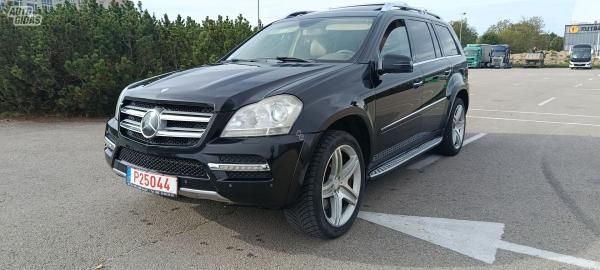 Black Mercedes-Benz gl-420 2011 in Siauliai, with an engine capacity of 4.20 L and mileage of 350 thousand km for 7500 €, photo 4 on AUTOMOTO.COM.LV