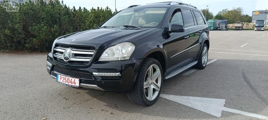 Black Mercedes-Benz gl-420 2011 in Siauliai, with an engine capacity of 4.20 L and mileage of 350 thousand km for 7500 €, photo 4 on AUTOMOTO.COM.LV