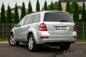 Grey Mercedes-Benz gl-420 2007 in Jelgava, with an engine capacity of 4.00 L and mileage of 364 thousand km for 6600 €, photo 4 on AUTOMOTO.COM.LV