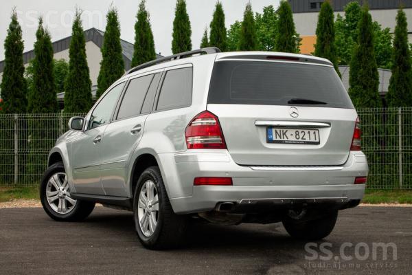 Pelēks Mercedes-Benz gl-420 2007 Jelgava, ar dzinēja tilpumu 4.00 L un nobraukumu 364 tūkst. km par 6600 €, foto 4 vietnē AUTOMOTO.COM.LV