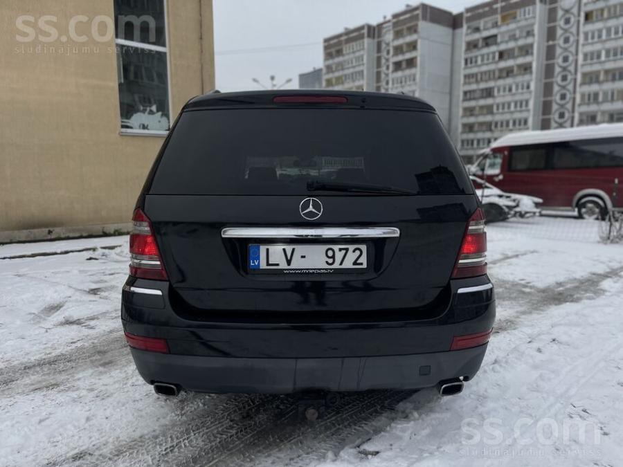 Black Mercedes-Benz GL 450 2006 in Riga, with an engine capacity of 4.70 L and mileage of 0 thousand km for 4650 €, photo 5 on AUTOMOTO.COM.LV