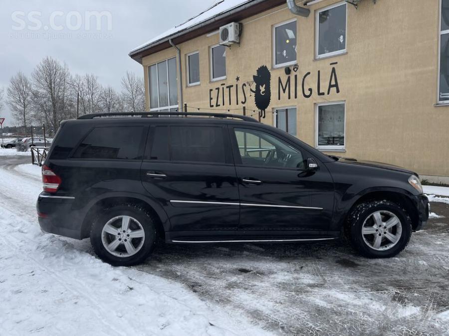 Black Mercedes-Benz GL 450 2006 in Riga, with an engine capacity of 4.70 L and mileage of 0 thousand km for 4650 €, photo 7 on AUTOMOTO.COM.LV
