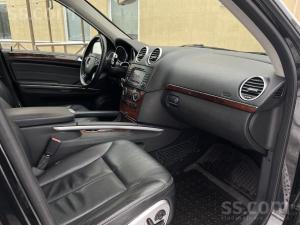 Black Mercedes-Benz GL 450 2006 in Riga, with an engine capacity of 4.70 L and mileage of 0 thousand km for 4650 €, photo 13 on AUTOMOTO.COM.LV
