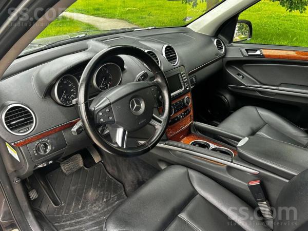 Melns Mercedes-Benz GL 450 2007 Rīga, ar dzinēja tilpumu 4.70 L un nobraukumu 0 tūkst. km par 5800 €, foto 2 vietnē AUTOMOTO.COM.LV
