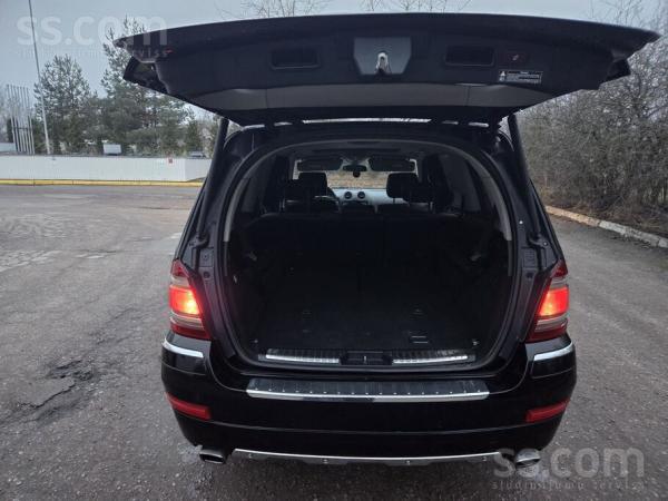 Black Mercedes-Benz GL 450 2007 in Daugavpils, with an engine capacity of 4.70 L and mileage of 0 thousand km for 6999 €, photo 3 on AUTOMOTO.COM.LV