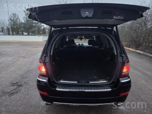 Black Mercedes-Benz GL 450 2007 in Daugavpils, with an engine capacity of 4.70 L and mileage of 0 thousand km for 6999 €, photo 3 on AUTOMOTO.COM.LV