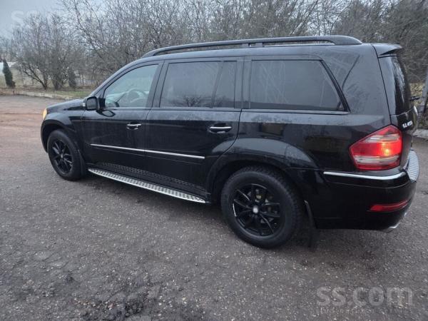 Black Mercedes-Benz GL 450 2007 in Daugavpils, with an engine capacity of 4.70 L and mileage of 0 thousand km for 6999 €, photo 8 on AUTOMOTO.COM.LV