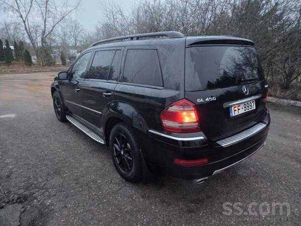 Black Mercedes-Benz GL 450 2007 in Daugavpils, with an engine capacity of 4.70 L and mileage of 0 thousand km for 6999 €, photo 9 on AUTOMOTO.COM.LV