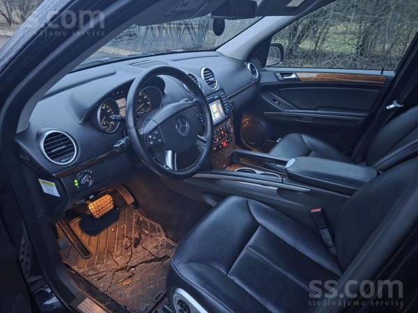 Black Mercedes-Benz GL 450 2007 in Daugavpils, with an engine capacity of 4.70 L and mileage of 0 thousand km for 6999 €, photo 10 on AUTOMOTO.COM.LV