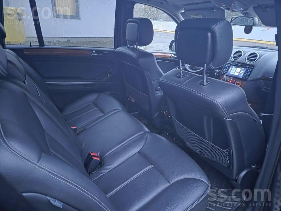 Black Mercedes-Benz GL 450 2007 in Daugavpils, with an engine capacity of 4.70 L and mileage of 0 thousand km for 6999 €, photo 11 on AUTOMOTO.COM.LV