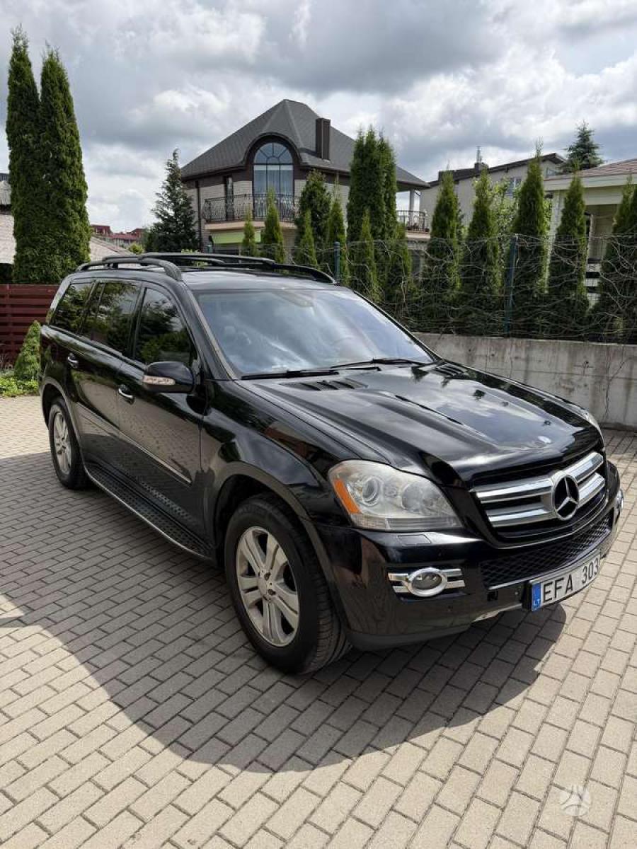 Melns Mercedes-Benz GL 450 2007 Viļņa, ar dzinēja tilpumu 4.70 L un nobraukumu 312 tūkst. km par 6000 €, foto 1 vietnē AUTOMOTO.COM.LV