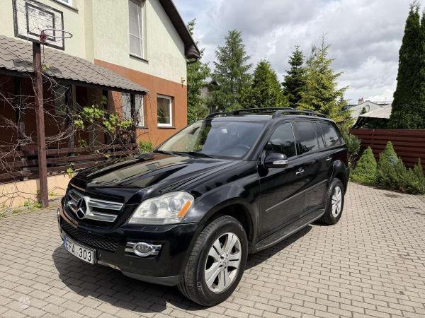Черный Мерседес ГЛ 450 2007 в Вильнюс, объемом двигателя 4.70 л и пробегом 312 тыс. км за 6000 €, фото 3 на AUTOMOTO.COM.LV