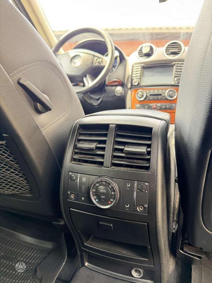 Melns Mercedes-Benz GL 450 2007 Viļņa, ar dzinēja tilpumu 4.70 L un nobraukumu 312 tūkst. km par 6000 €, foto 16 vietnē AUTOMOTO.COM.LV