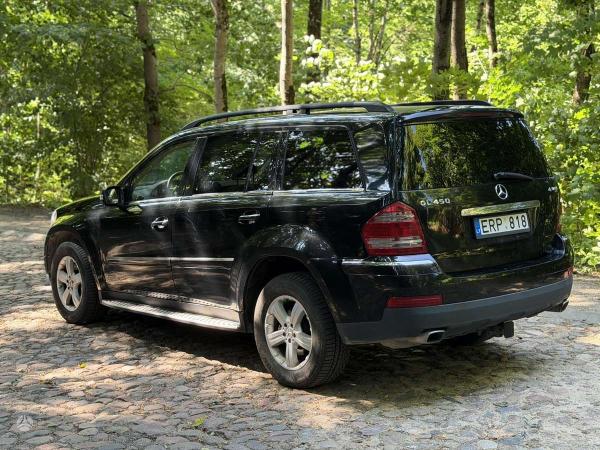 Черный Мерседес ГЛ 450 2007 в Вильнюс, объемом двигателя 4.66 л и пробегом 155 тыс. км за 7900 €, фото 4 на AUTOMOTO.COM.LV