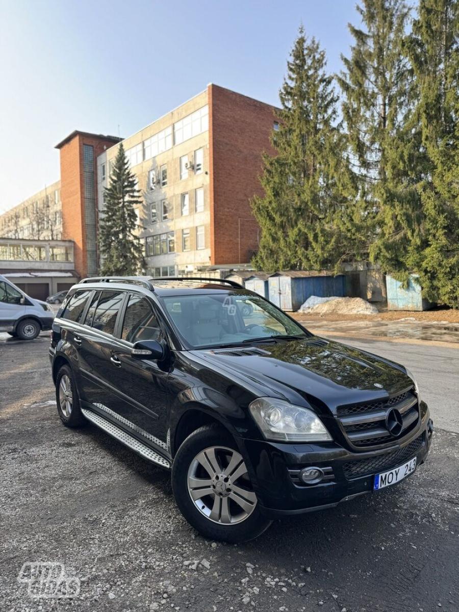 Melns Mercedes-Benz GL 450 2008 Viļņa, ar dzinēja tilpumu 4.70 L un nobraukumu 450 tūkst. km par 5300 €, foto 1 vietnē AUTOMOTO.COM.LV