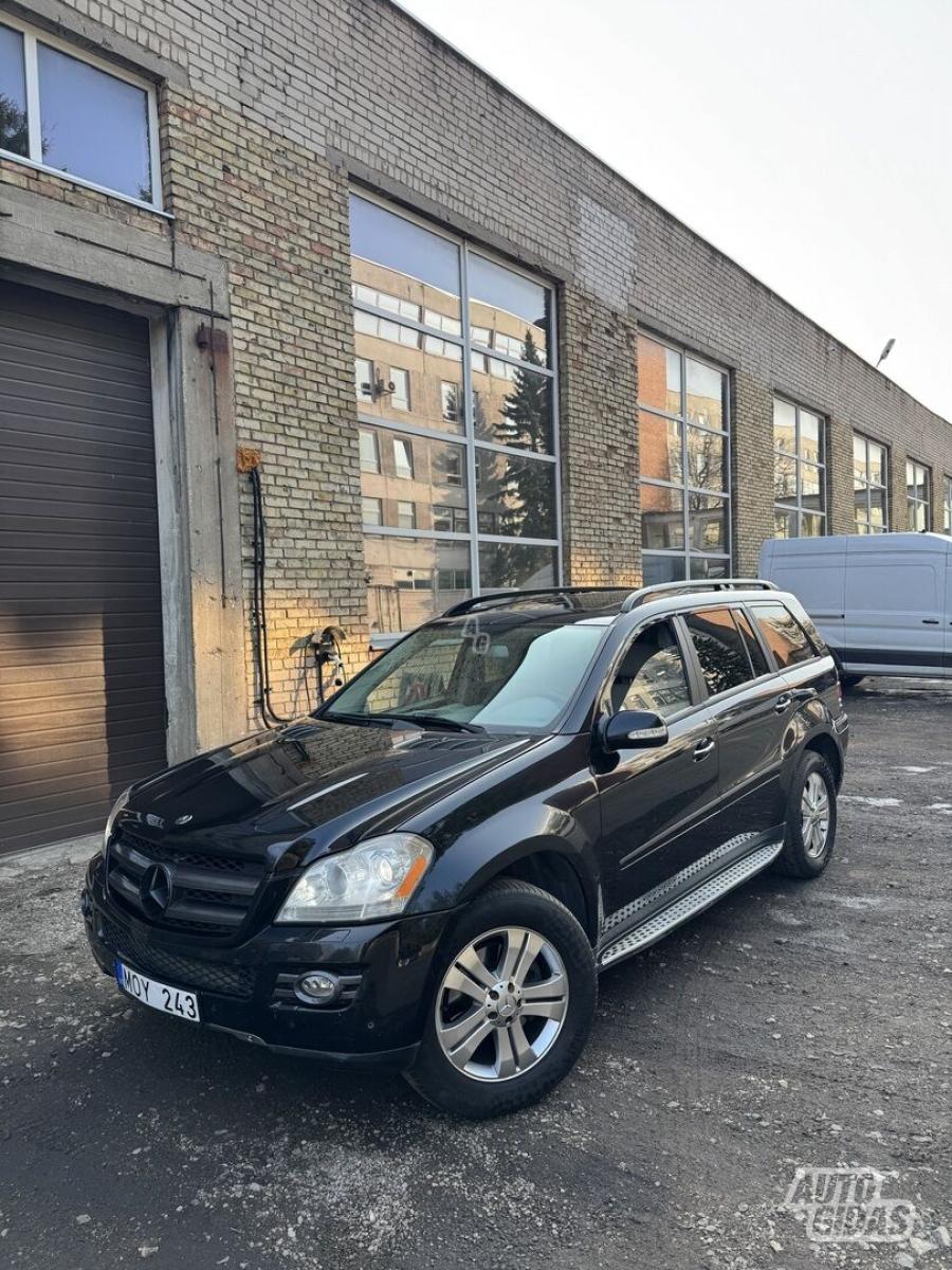 Melns Mercedes-Benz GL 450 2008 Viļņa, ar dzinēja tilpumu 4.70 L un nobraukumu 450 tūkst. km par 5300 €, foto 2 vietnē AUTOMOTO.COM.LV