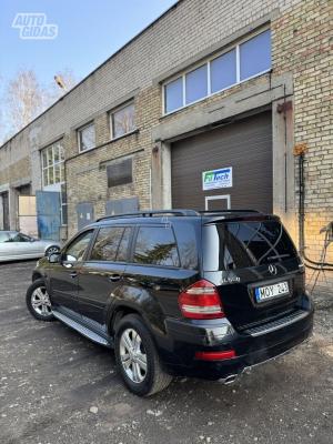 Melns Mercedes-Benz GL 450 2008 Viļņa, ar dzinēja tilpumu 4.70 L un nobraukumu 450 tūkst. km par 5300 €, foto 4 vietnē AUTOMOTO.COM.LV