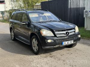 Melns Mercedes-Benz GL 450 2008 Rīga, ar dzinēja tilpumu 4.70 L un nobraukumu 331 tūkst. km par 4450 €, foto  vietnē AUTOMOTO.COM.LV