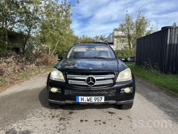 Мерседес ГЛ 450 2008 в Рига на AUTOMOTO.COM.LV Черный Мерседес ГЛ 450 2008 в Рига, объемом двигателя 4.70 л и пробегом 331 тыс. км за 4450 €, фото 4 на AUTOMOTO.COM.LV
