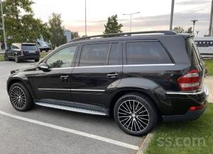 Melns Mercedes-Benz GL 450 2009 Rīga, ar dzinēja tilpumu 4.70 L un nobraukumu 200 tūkst. km par 14499 €, foto  vietnē AUTOMOTO.COM.LV