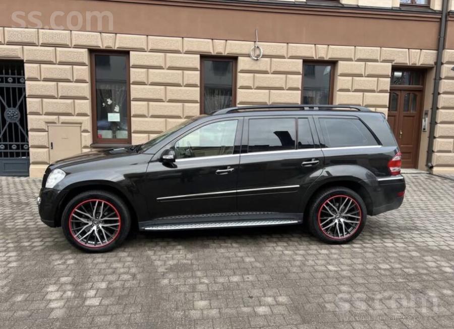 Черный Мерседес ГЛ 450 2009 в Рига, объемом двигателя 4.70 л и пробегом 200 тыс. км за 14499 €, фото 7 на AUTOMOTO.COM.LV