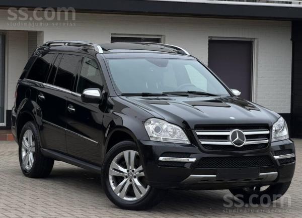 Black Mercedes-Benz GL 450 2010 in Jurmala, with an engine capacity of 4.00 L and mileage of 348 thousand km for 12900 €, photo 2 on AUTOMOTO.COM.LV
