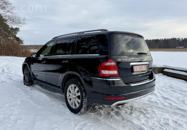 Black Mercedes-Benz GL 450 2010 in Jurmala, with an engine capacity of 4.00 L and mileage of 348 thousand km for 12900 €, photo 5 on AUTOMOTO.COM.LV
