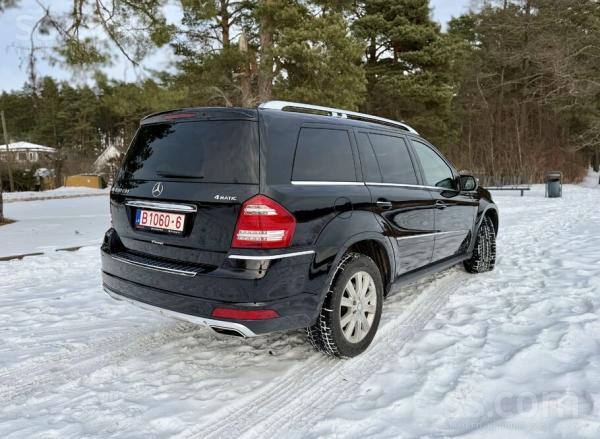 Black Mercedes-Benz GL 450 2010 in Jurmala, with an engine capacity of 4.00 L and mileage of 348 thousand km for 12900 €, photo 7 on AUTOMOTO.COM.LV