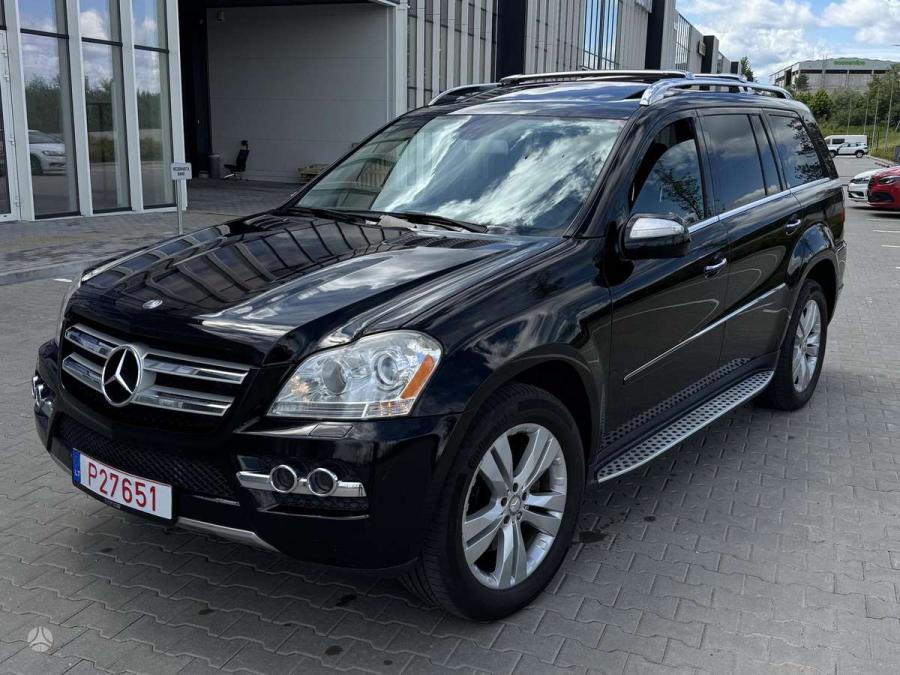 Melns Mercedes-Benz GL 450 2010 Viļņa, ar dzinēja tilpumu 4.66 L un nobraukumu 260 tūkst. km par 6999 €, foto 1 vietnē AUTOMOTO.COM.LV