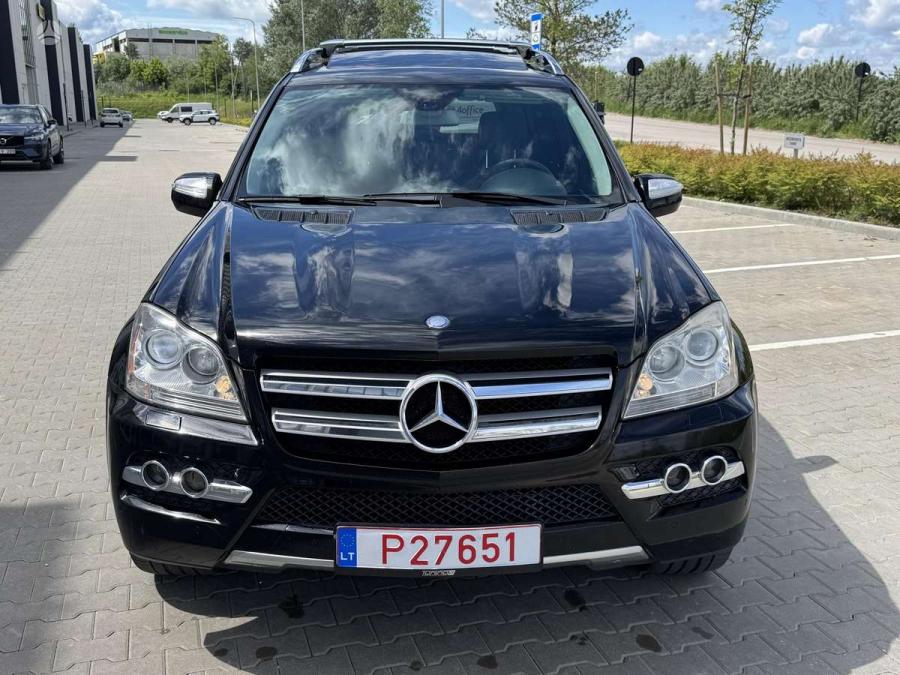 Melns Mercedes-Benz GL 450 2010 Viļņa, ar dzinēja tilpumu 4.66 L un nobraukumu 260 tūkst. km par 6999 €, foto 3 vietnē AUTOMOTO.COM.LV