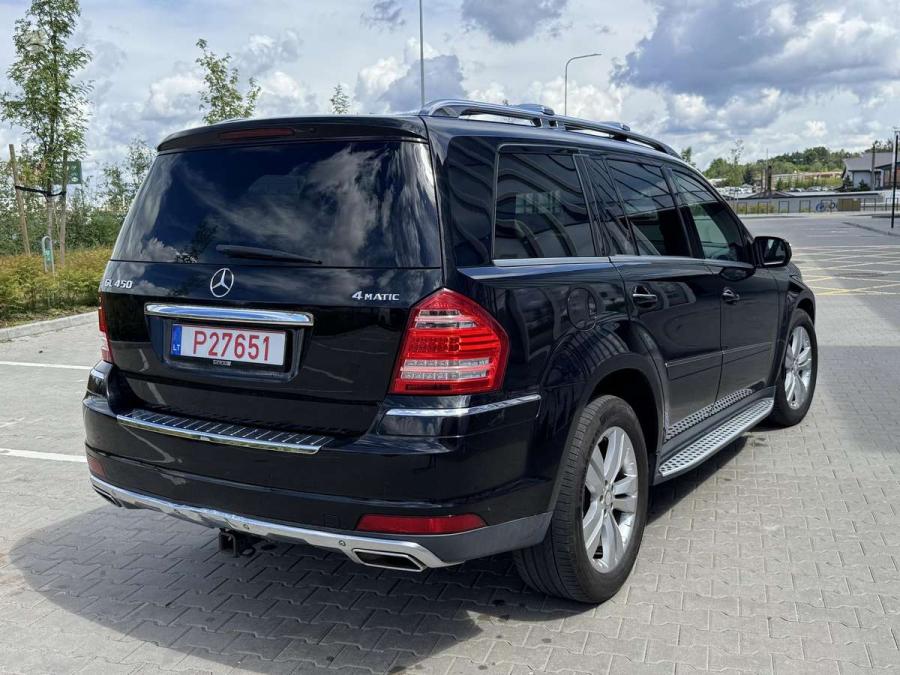 Melns Mercedes-Benz GL 450 2010 Viļņa, ar dzinēja tilpumu 4.66 L un nobraukumu 260 tūkst. km par 6999 €, foto 5 vietnē AUTOMOTO.COM.LV