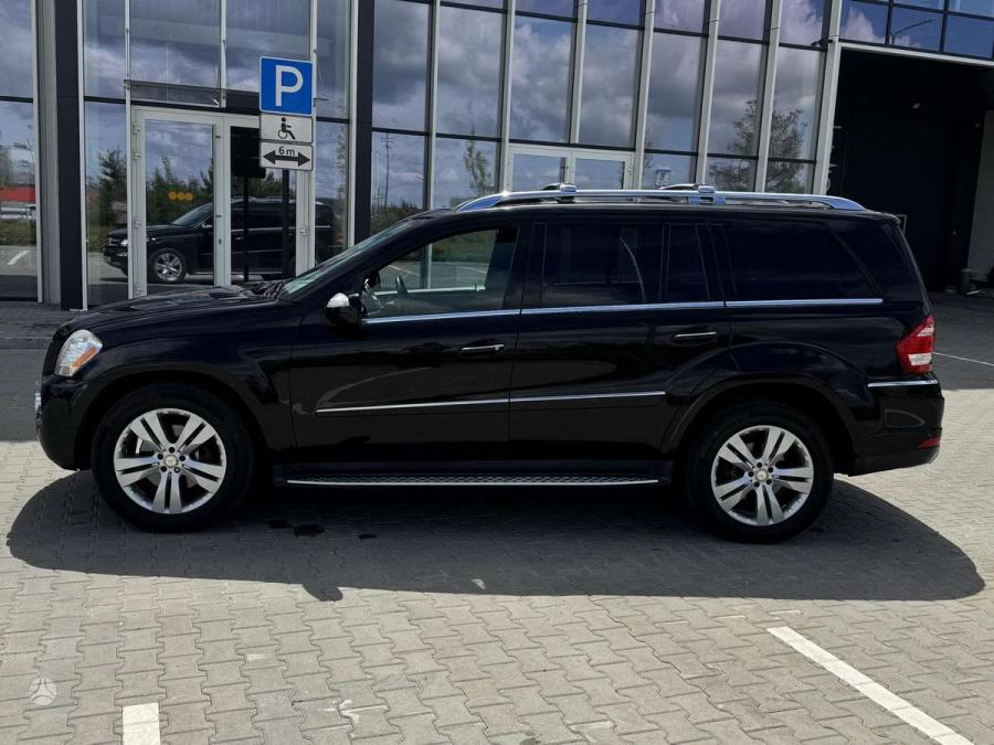 Melns Mercedes-Benz GL 450 2010 Viļņa, ar dzinēja tilpumu 4.66 L un nobraukumu 260 tūkst. km par 6999 €, foto 8 vietnē AUTOMOTO.COM.LV
