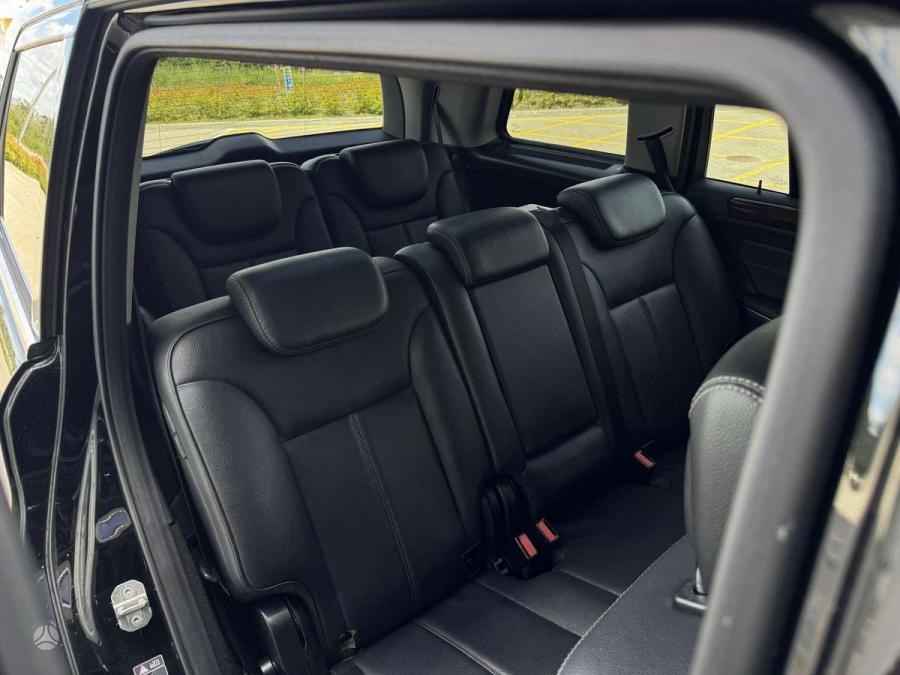 Melns Mercedes-Benz GL 450 2010 Viļņa, ar dzinēja tilpumu 4.66 L un nobraukumu 260 tūkst. km par 6999 €, foto 14 vietnē AUTOMOTO.COM.LV