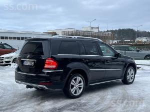 Black Mercedes-Benz GL 450 2011 in Riga, with an engine capacity of 4.70 L and mileage of 295 thousand km for 8700 €, photo 2 on AUTOMOTO.COM.LV