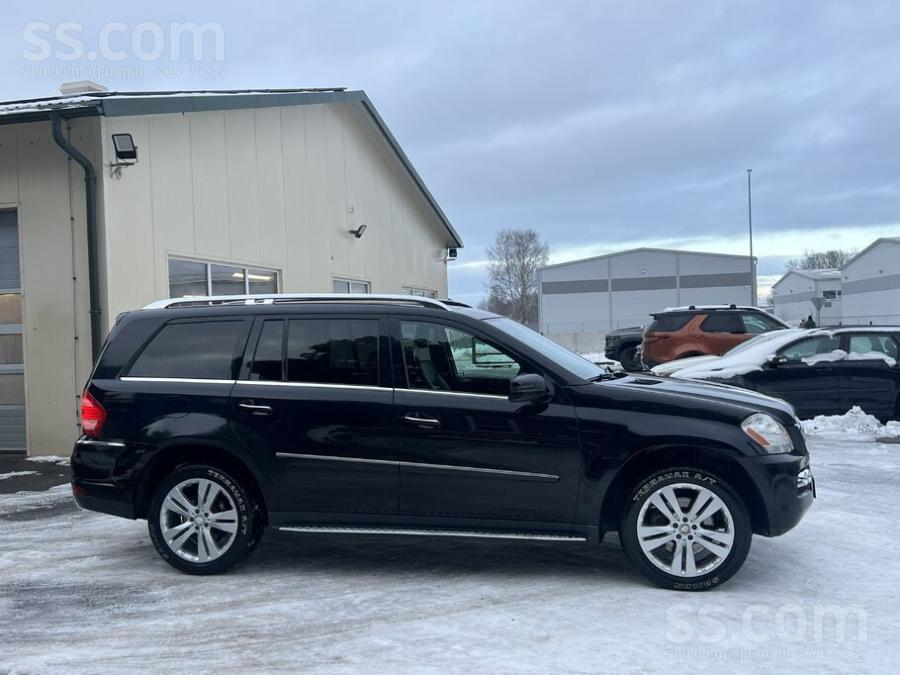 Black Mercedes-Benz GL 450 2011 in Riga, with an engine capacity of 4.70 L and mileage of 295 thousand km for 8700 €, photo 4 on AUTOMOTO.COM.LV