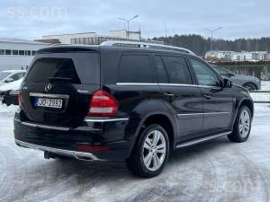 Black Mercedes-Benz GL 450 2011 in Riga, with an engine capacity of 4.70 L and mileage of 295 thousand km for 8700 €, photo 6 on AUTOMOTO.COM.LV