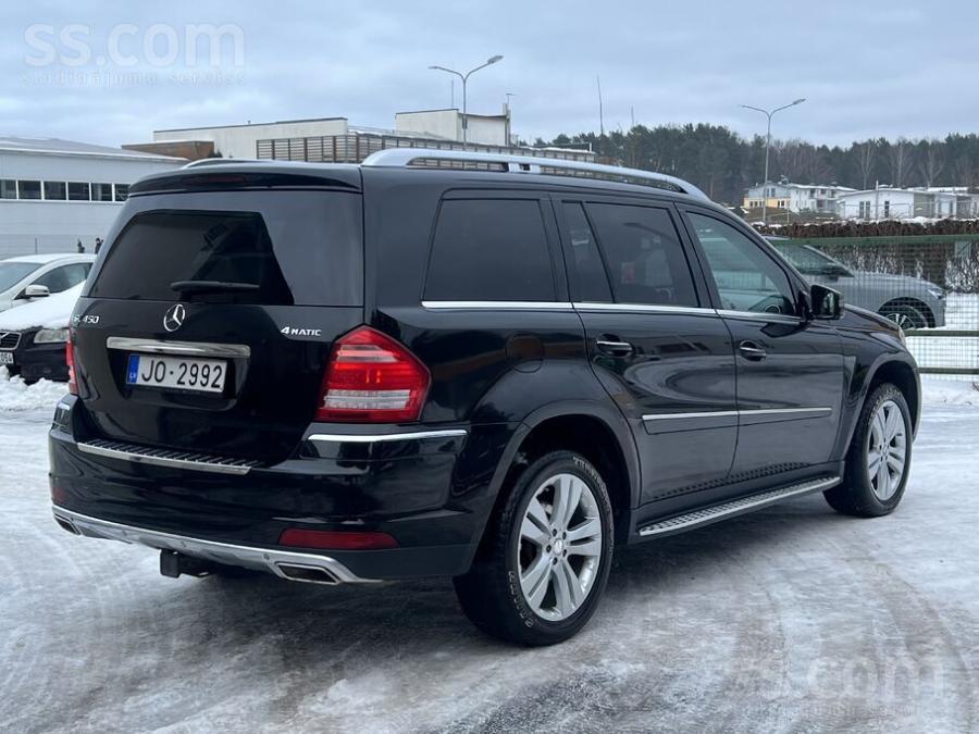 Black Mercedes-Benz GL 450 2011 in Riga, with an engine capacity of 4.70 L and mileage of 295 thousand km for 8700 €, photo 6 on AUTOMOTO.COM.LV