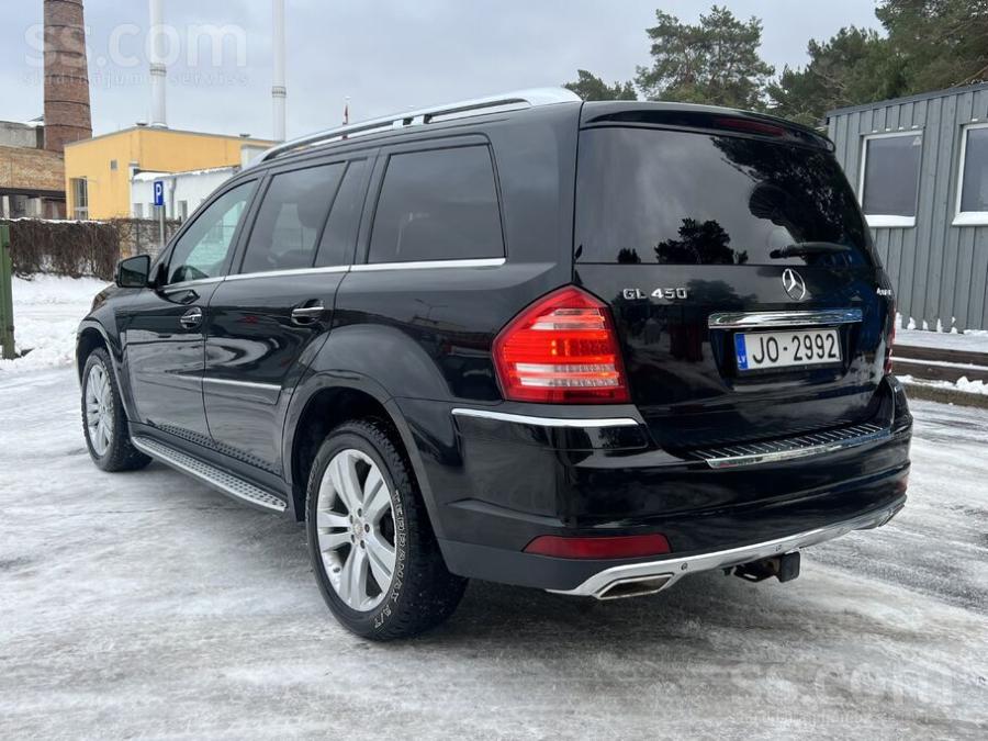 Black Mercedes-Benz GL 450 2011 in Riga, with an engine capacity of 4.70 L and mileage of 295 thousand km for 8700 €, photo 7 on AUTOMOTO.COM.LV