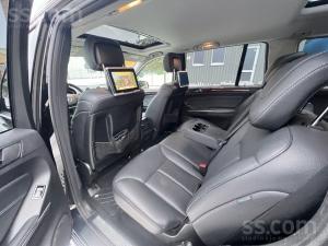 Black Mercedes-Benz GL 450 2011 in Riga, with an engine capacity of 4.70 L and mileage of 295 thousand km for 8700 €, photo 13 on AUTOMOTO.COM.LV