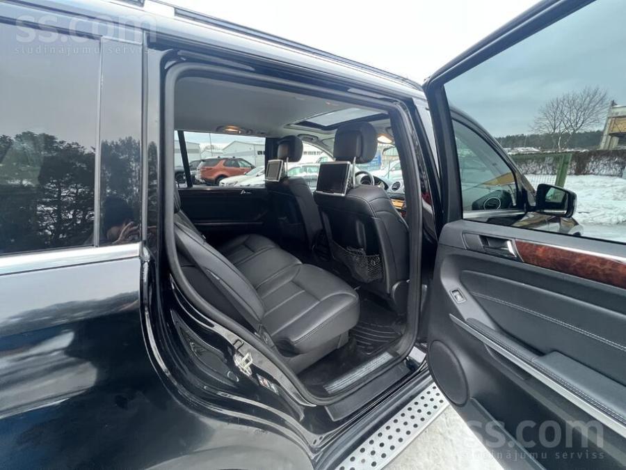 Black Mercedes-Benz GL 450 2011 in Riga, with an engine capacity of 4.70 L and mileage of 295 thousand km for 8700 €, photo 18 on AUTOMOTO.COM.LV