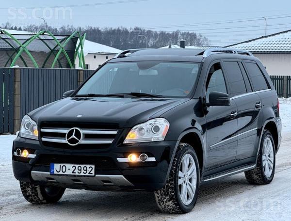 Black Mercedes-Benz GL 450 2011 in Riga, with an engine capacity of 4.70 L and mileage of 288 thousand km for 8950 €, photo 1 on AUTOMOTO.COM.LV