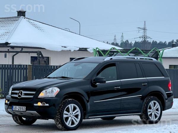 Black Mercedes-Benz GL 450 2011 in Riga, with an engine capacity of 4.70 L and mileage of 288 thousand km for 8950 €, photo 2 on AUTOMOTO.COM.LV