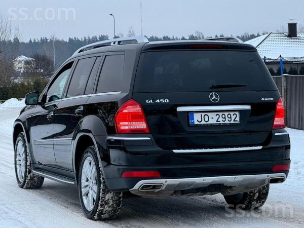 Black Mercedes-Benz GL 450 2011 in Riga, with an engine capacity of 4.70 L and mileage of 288 thousand km for 8950 €, photo 3 on AUTOMOTO.COM.LV